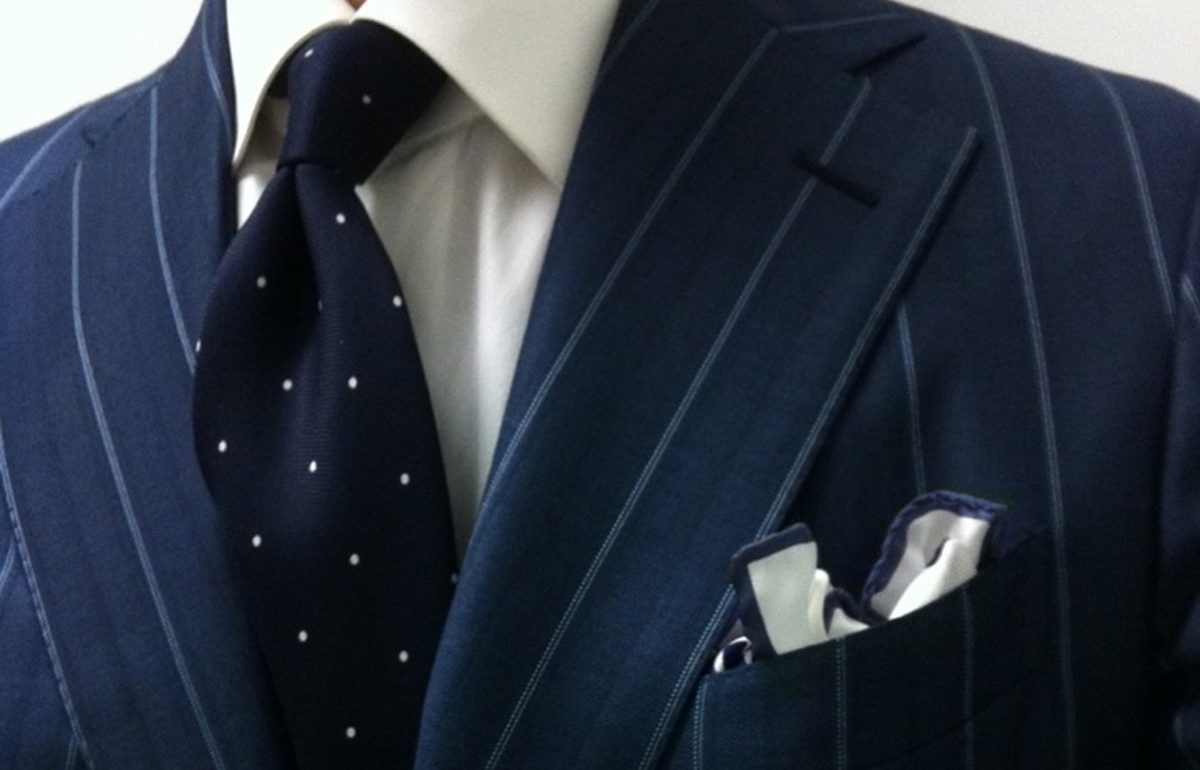 Guía para combinar un traje azul marino con corbata de manera impecable - Cencibel