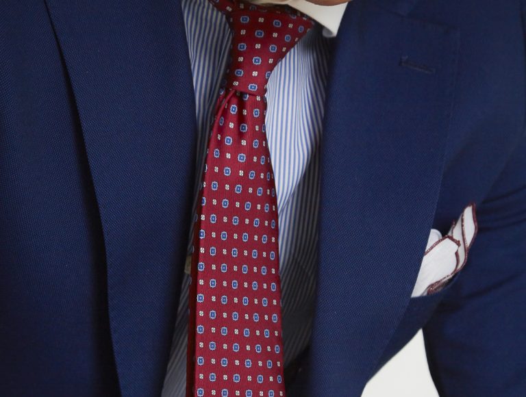 Guía para combinar un traje azul marino con corbata de manera impecable - Cencibel