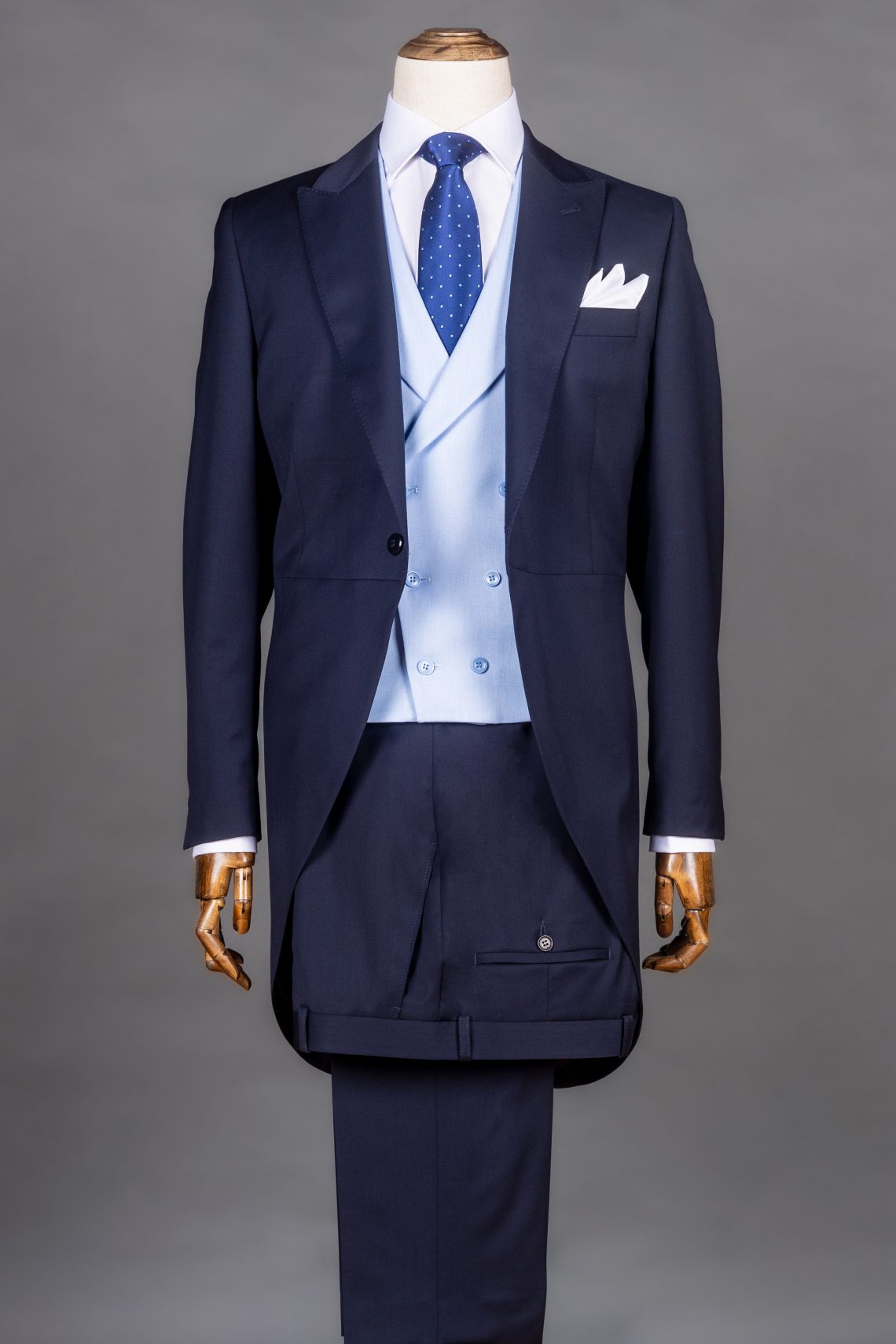 Guía para combinar un traje azul marino con corbata de manera impecable - Cencibel