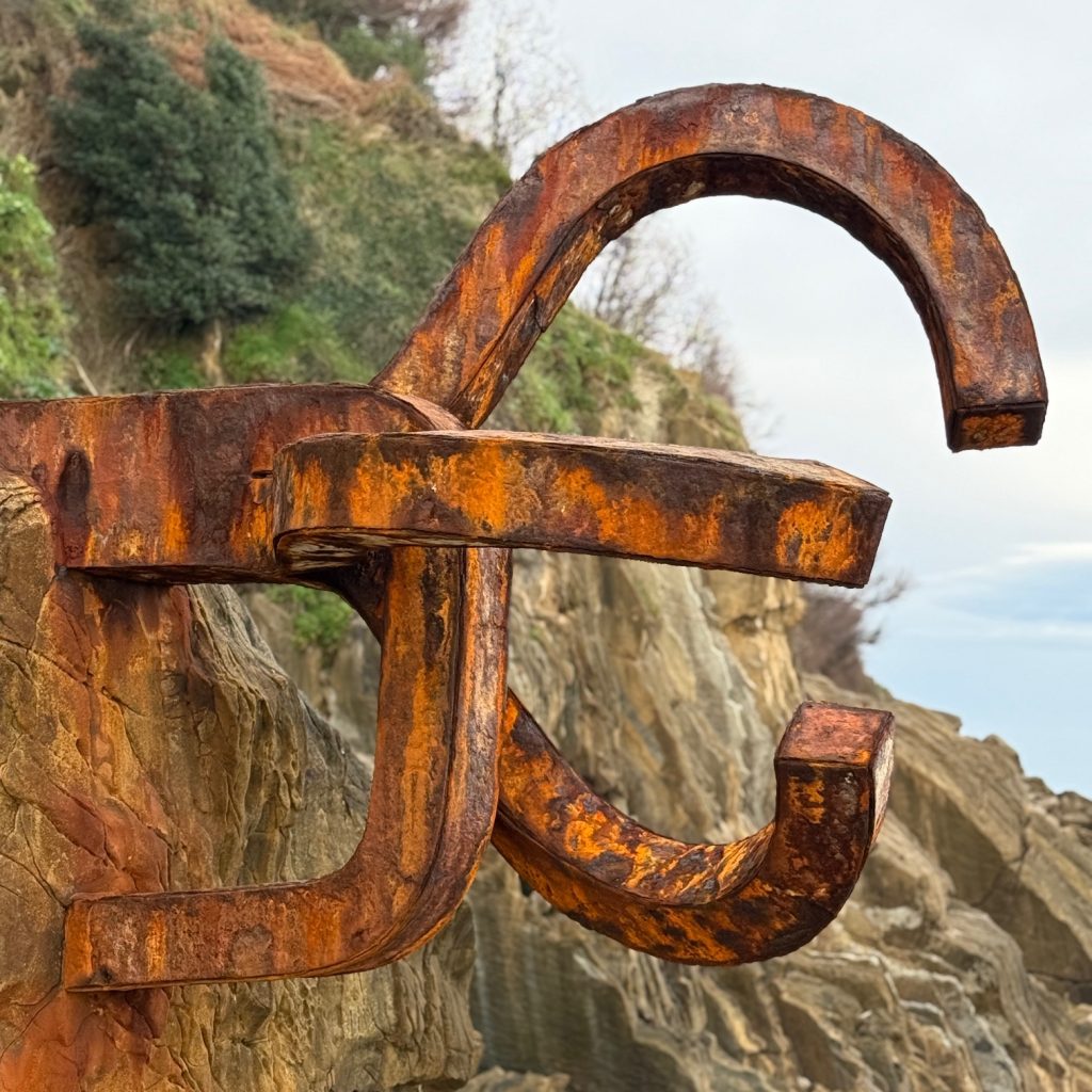 Guía para combinar un traje azul marino con corbata de manera impecable - Cencibel